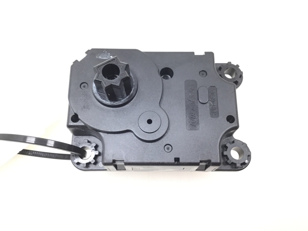 Naudotas NISSAN Qashqai Salono pečiaus sklendės varikliukas 277T64BU2A