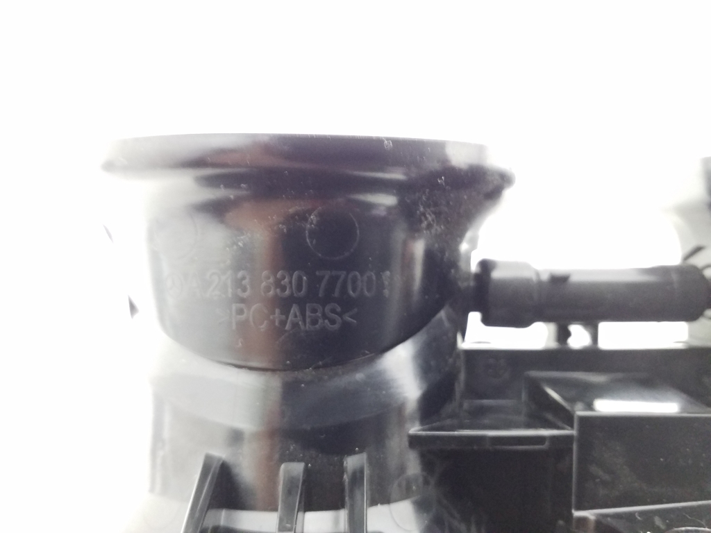 Naudotas Mercedes Benz E-Class Salono panelės ventiliacinės grotelės ...