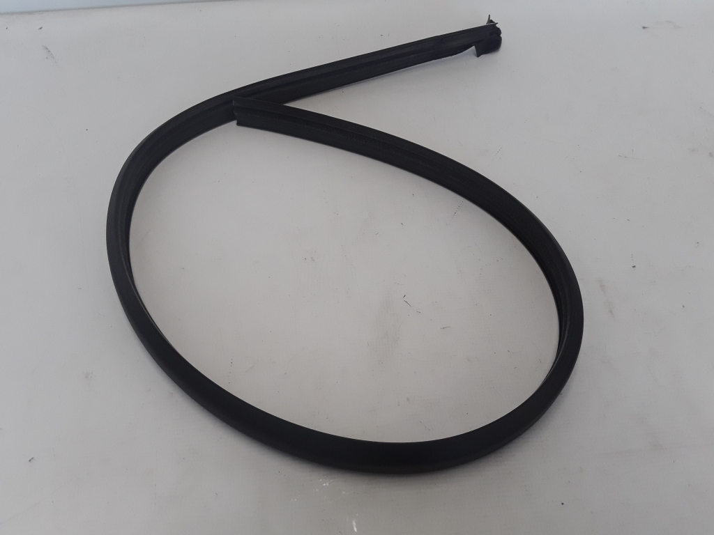 Naudotas VOLVO XC60 Slenksčio kita detalė 30744879