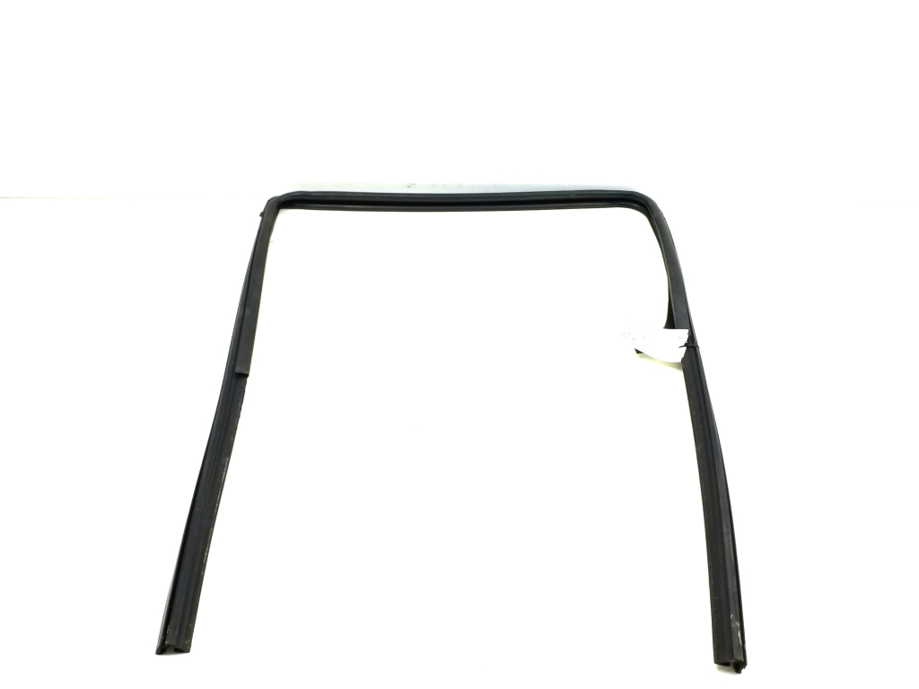 Used TOYOTA Hilux Other detail of the rear side door 681420K010