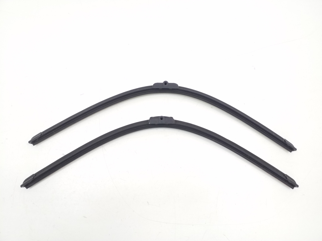 Used Mercedes Benz CLS-Class Windshield wiper blades A2118201545