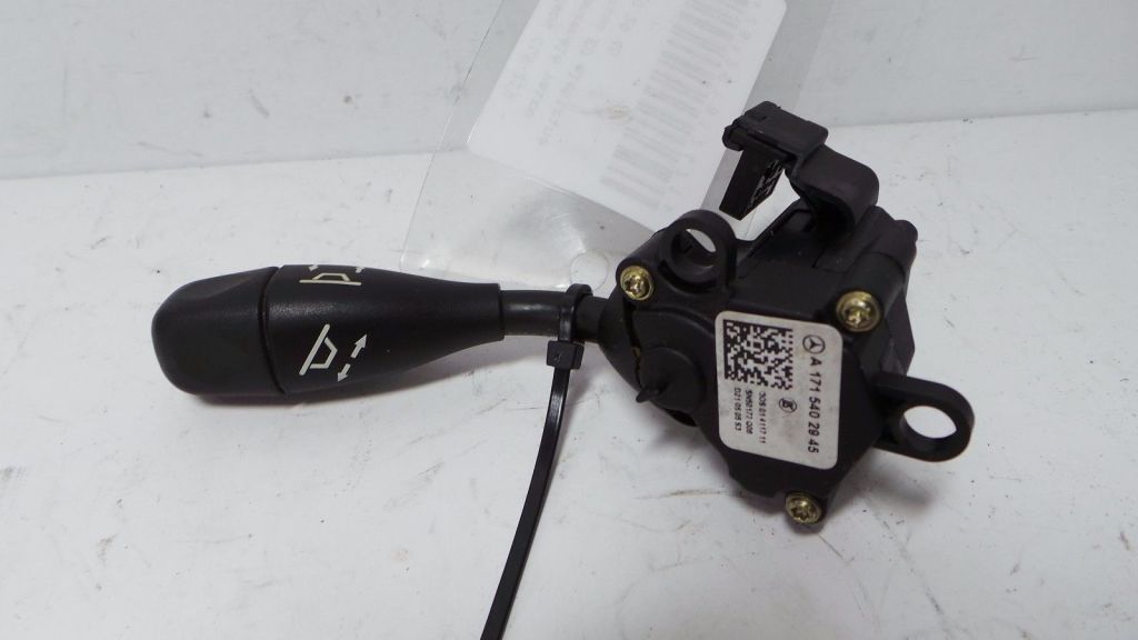 Used Mercedes Benz CLS-Class Steering wheel adjustment switch A1715402945