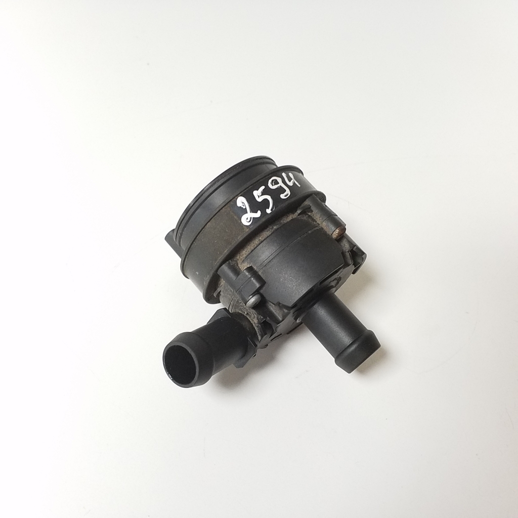 Used Mercedes Benz SLK-Class Circulation pump A0005000686