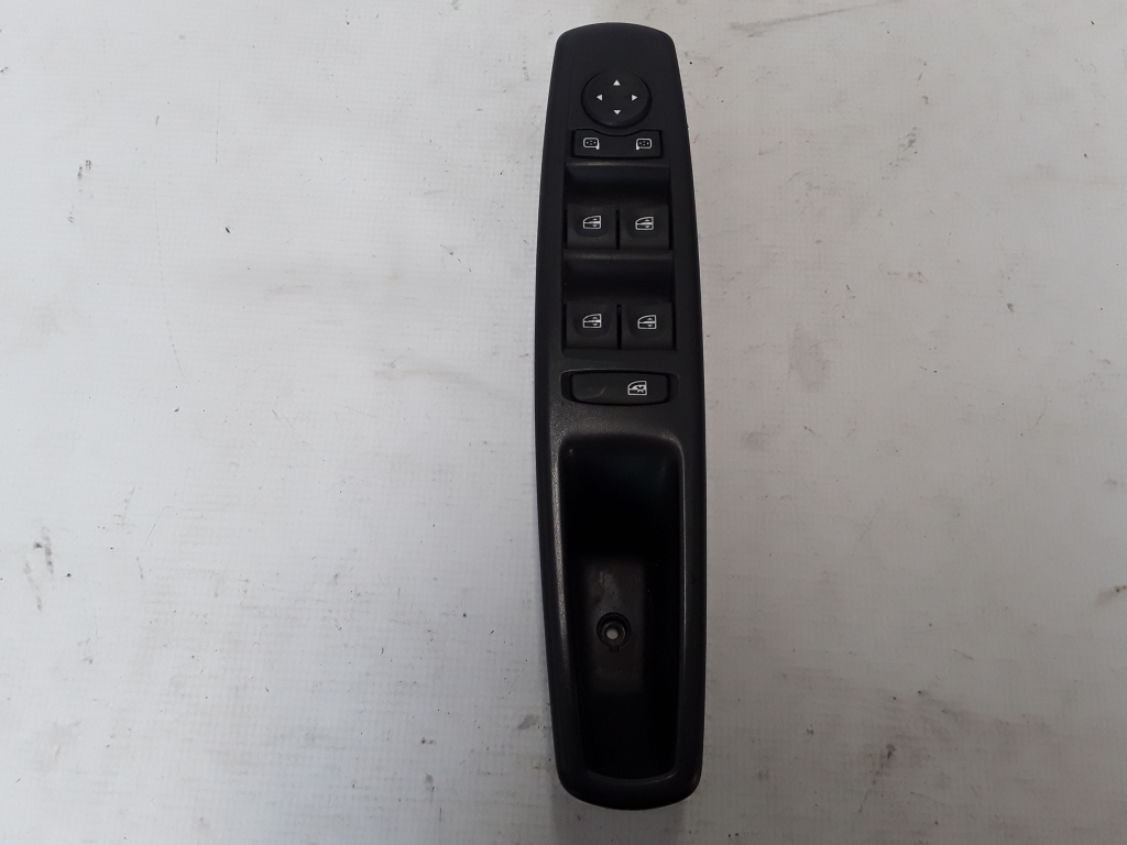 Used RENAULT Scenic Front door glass switch 809610016R