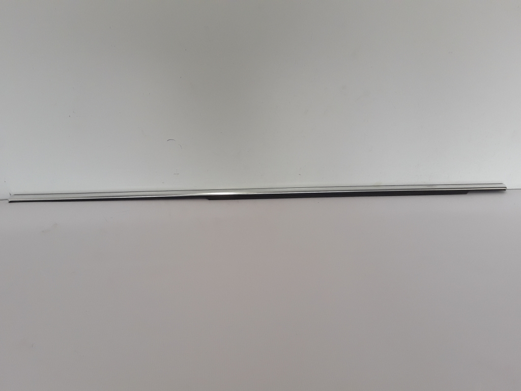 Naudotas VOLVO S60 Galinių šoninių durų juostelė prie stiklo išorinė ...