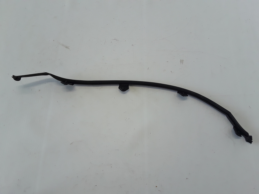 Used VOLVO V90 Rear side door strip to glass inner 31395124