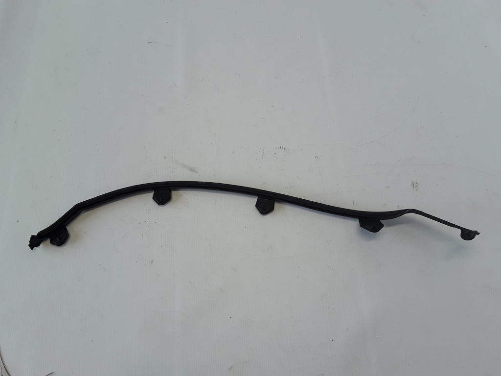 Naudotas VOLVO V90 Galinių šoninių durų juostelė prie stiklo išorinė ...