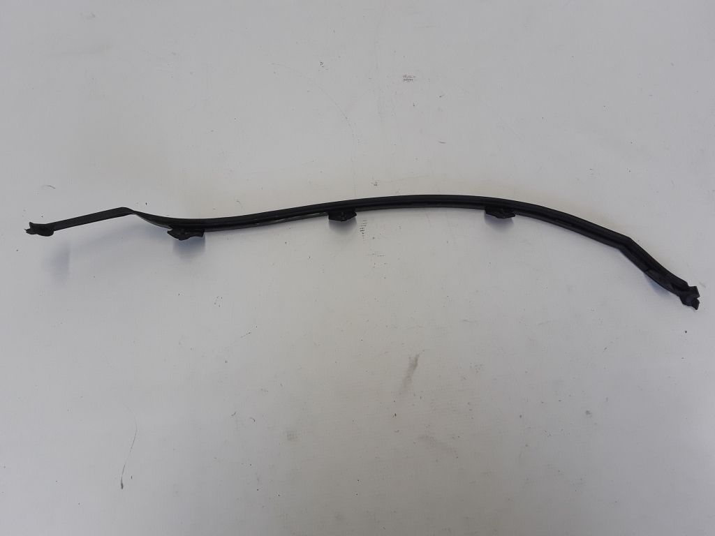 Naudotas VOLVO V90 Galinių šoninių durų juostelė prie stiklo vidinė ...