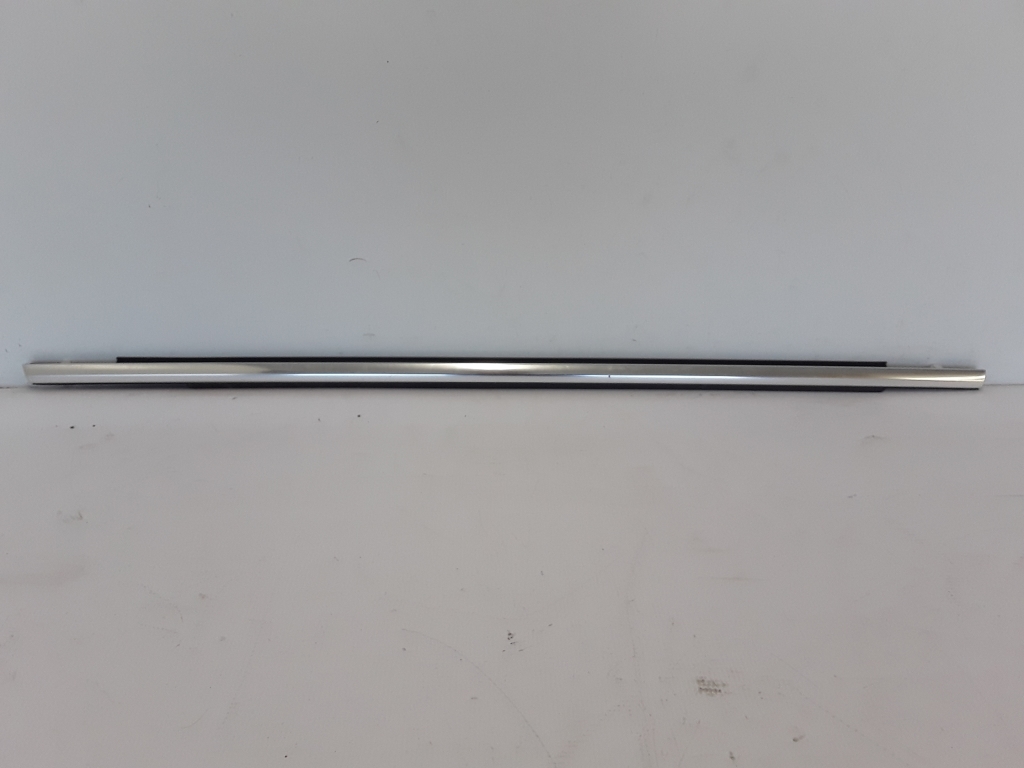 Used VOLVO V90 Rear side door strip to glass outer 31848055