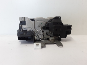 Naudotas VOLVO XC60 Galinių šoninių durų užraktas 32131411