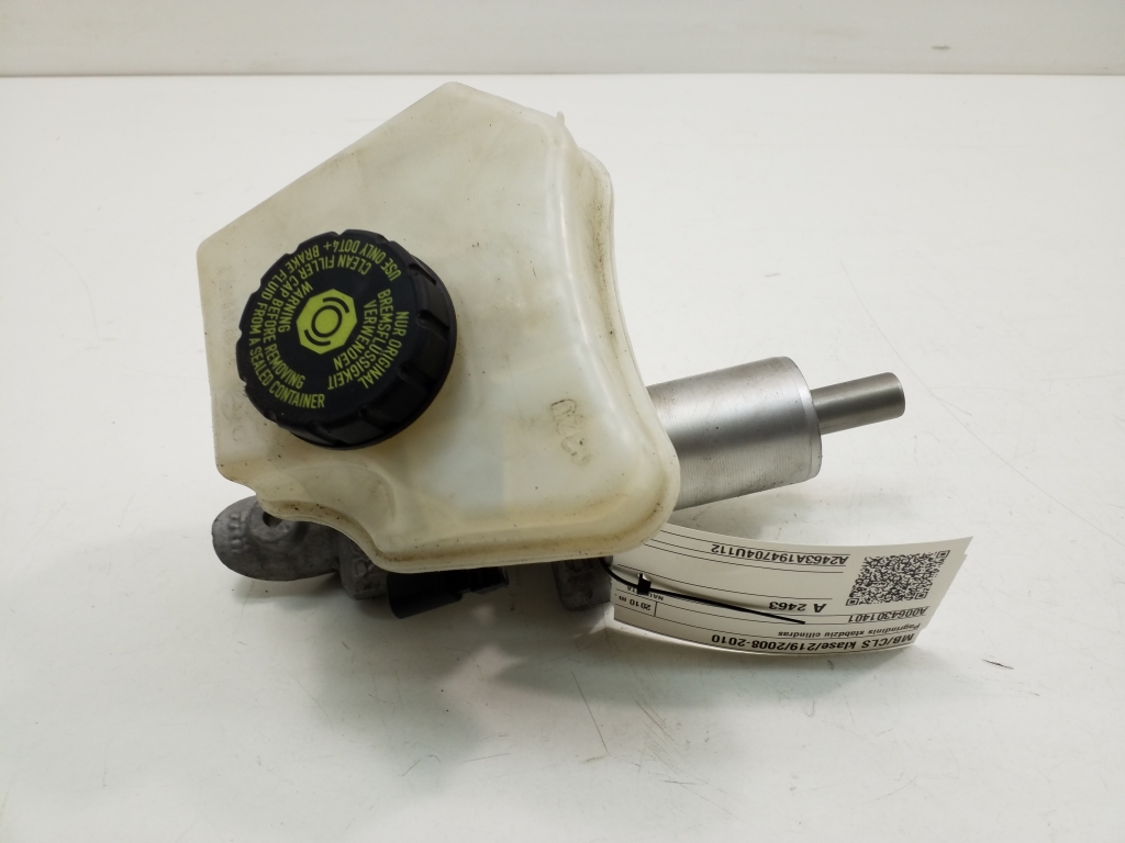 Used Mercedes Benz CLS-Class Master cylinder A0064301401