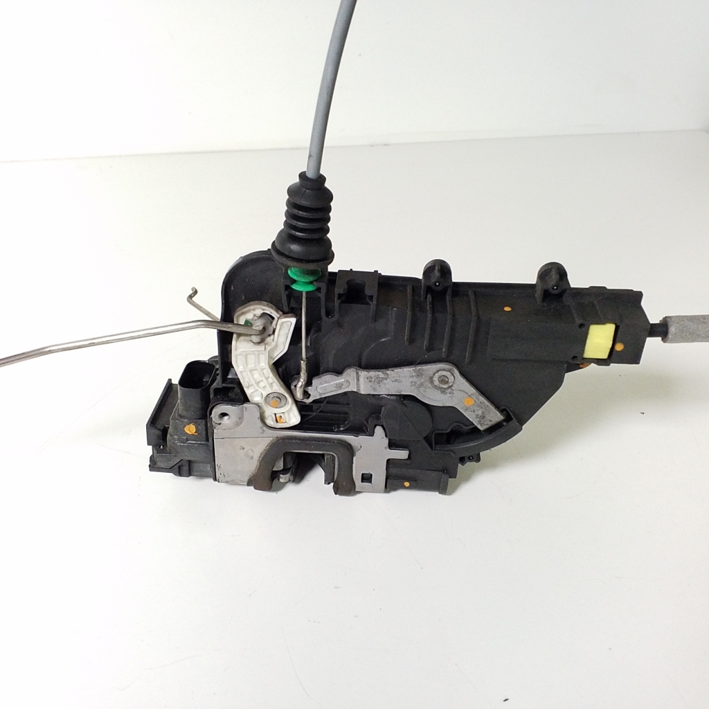 Used Mercedes Benz V-Class Front door lock A4477200035