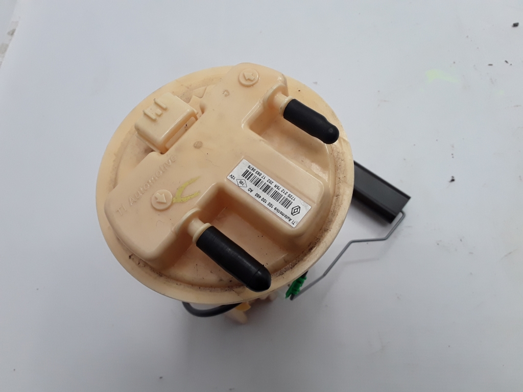 Used RENAULT Captur Fuel pump in the tank 172021275R