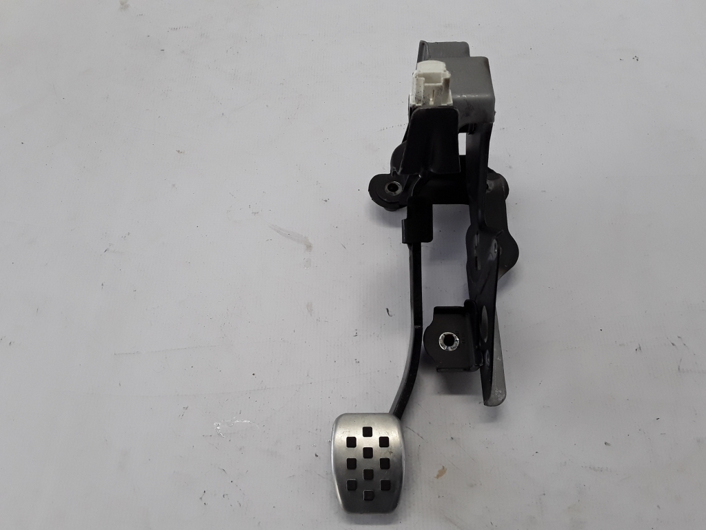 Used RENAULT Captur Brake pedal 465014398R