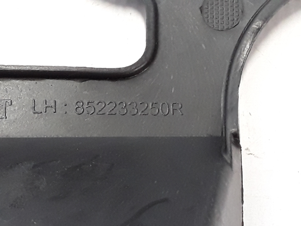 Naudotas RENAULT Captur Galinio bamperio laikiklis 852233250R