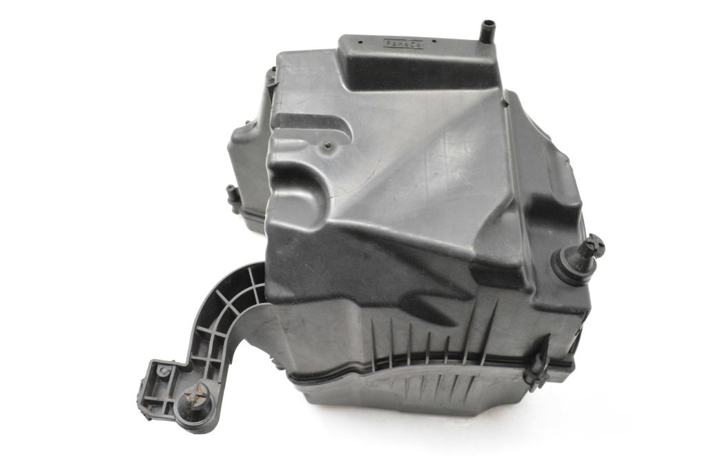 Used Ford Focus Air filter housing AV619600BG