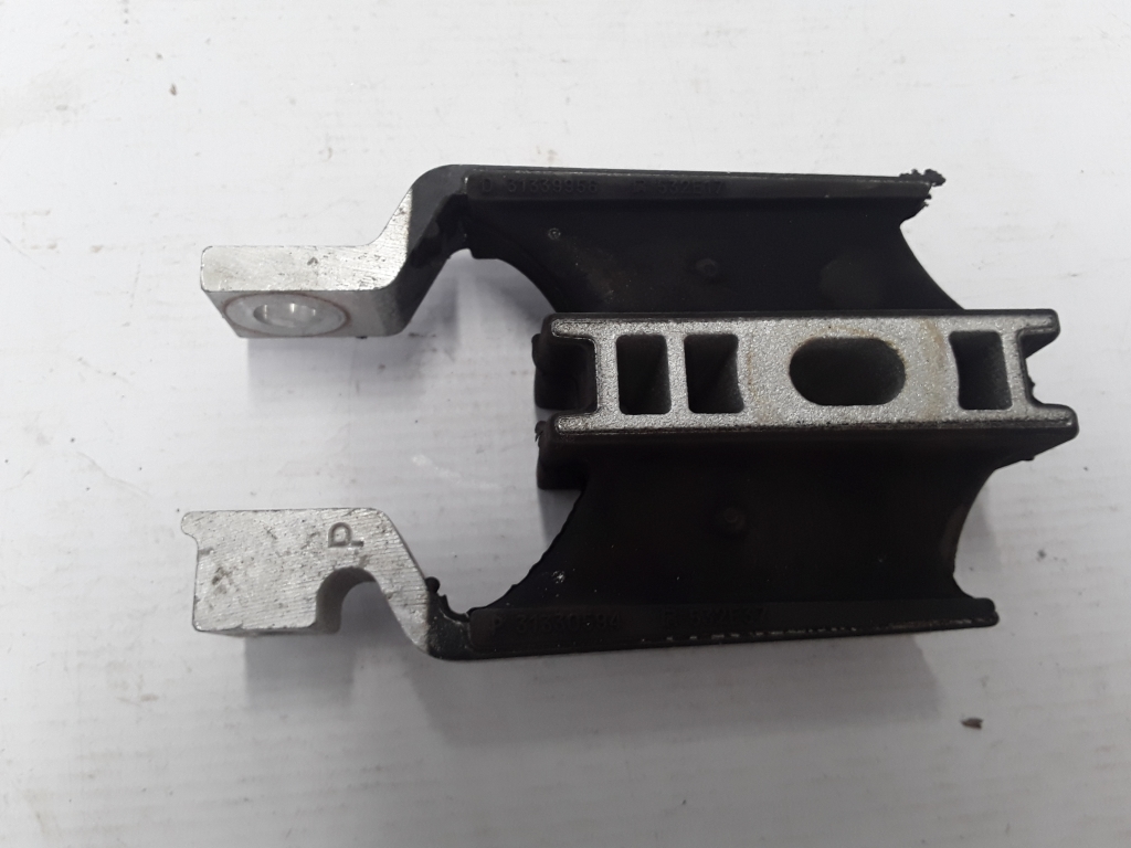 Used VOLVO XC60 Pillow gearbox 31339956