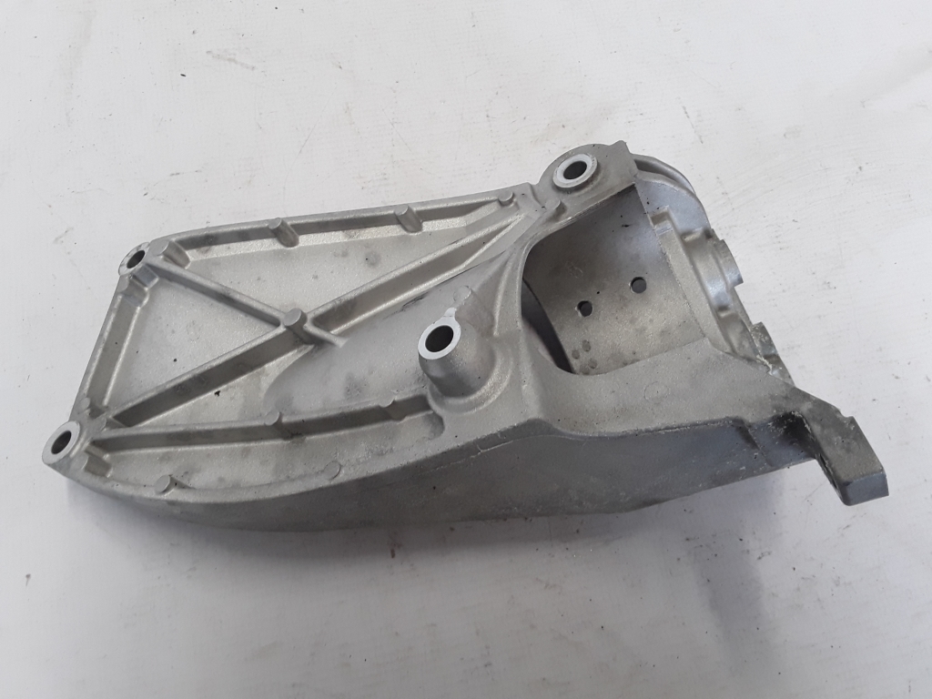 Used VOLVO V90 Muffler holder 31370633