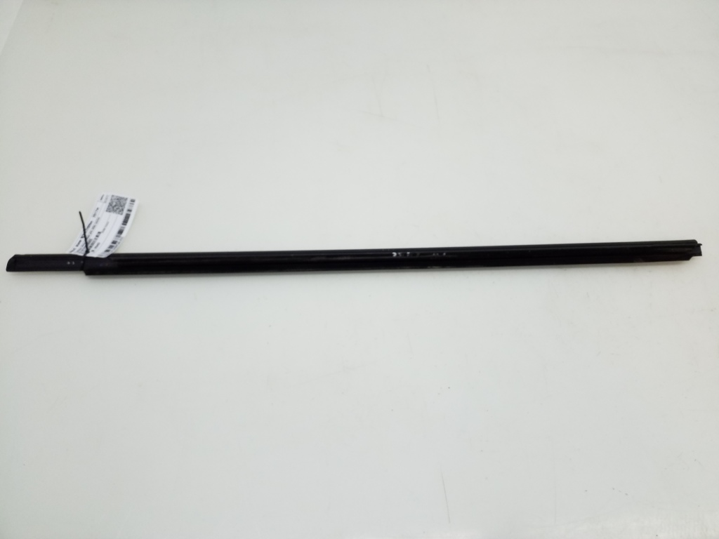 Used Mercedes Benz E-Class Front door strip to the glass exterior ...