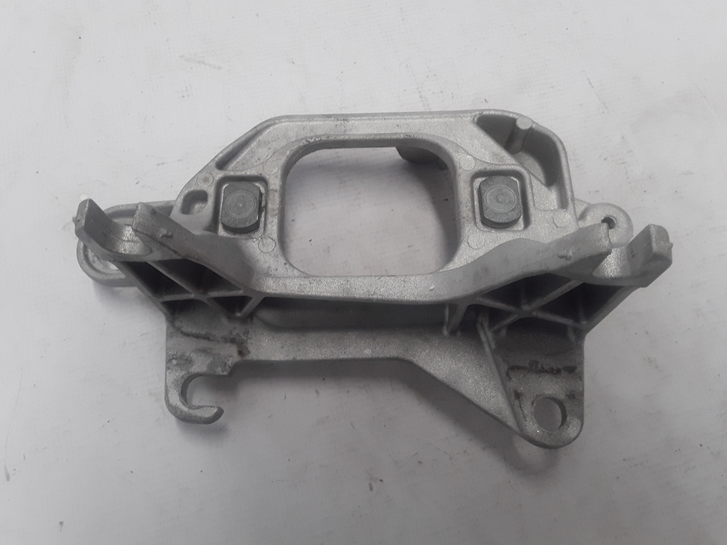 Naudotas RENAULT Kadjar Pavarų dėžės laikiklis 112221641R