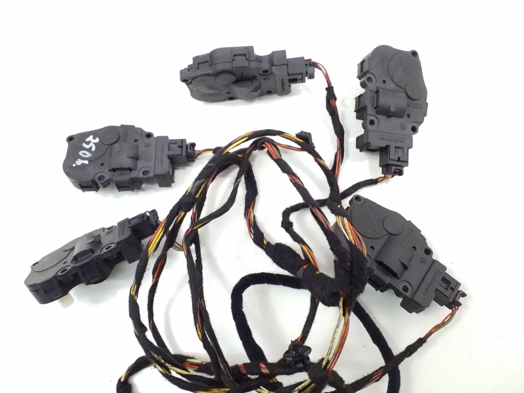 Used Mercedes Benz C-Class Interior shoulder valve motor A2218200042