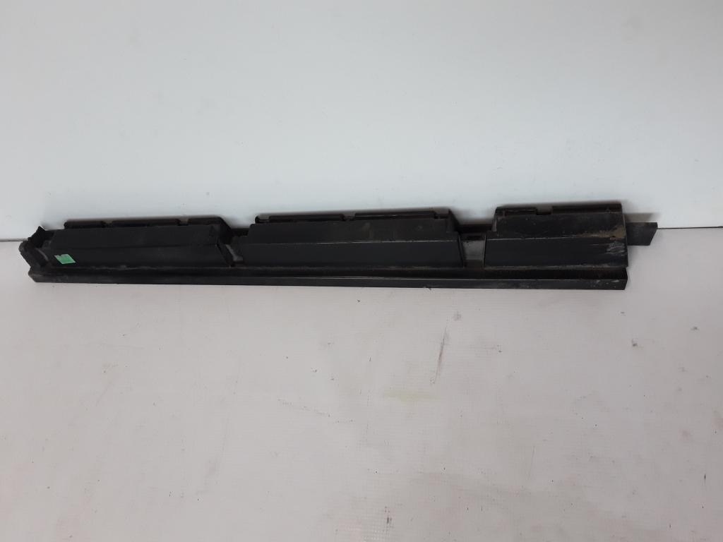 Used VOLVO S90 Exterior sill trim bracket 31386129