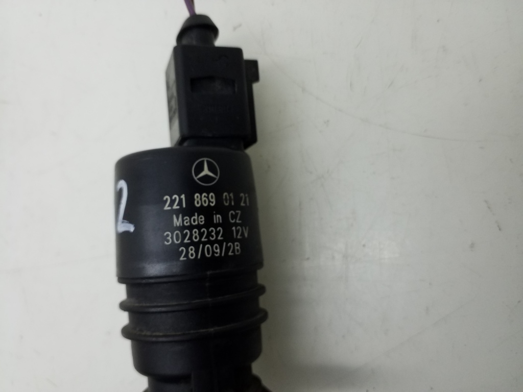 Used Mercedes Benz E-Class Front window washer motor A2218690121