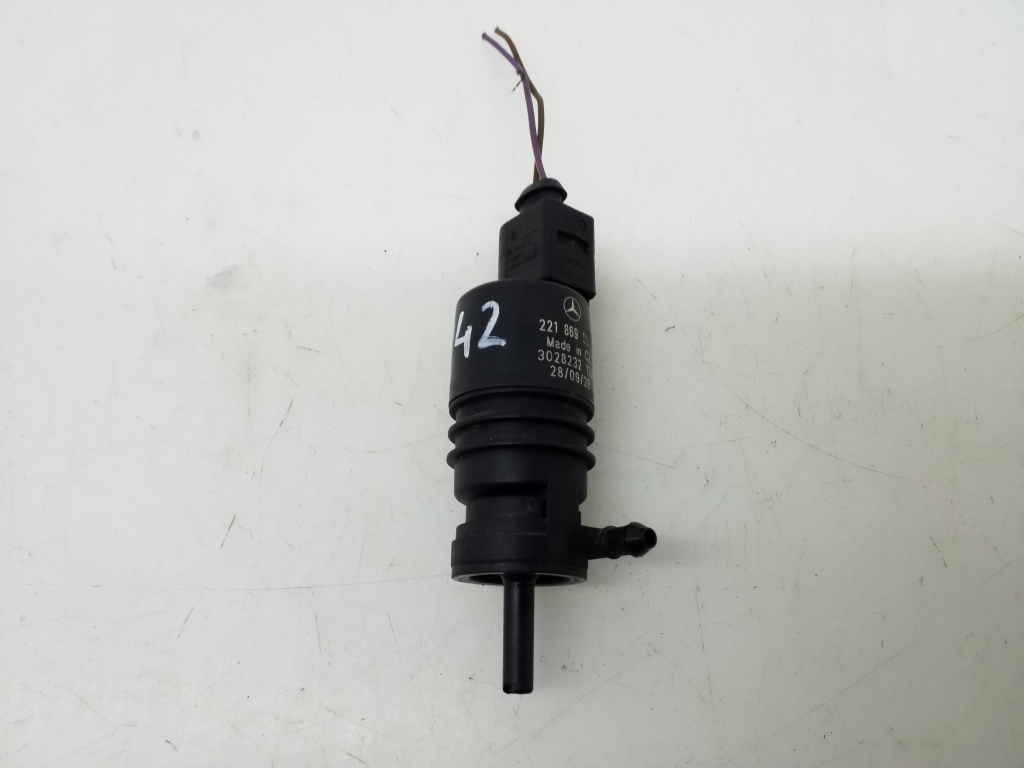 Used Mercedes Benz E-Class Front window washer motor A2218690121