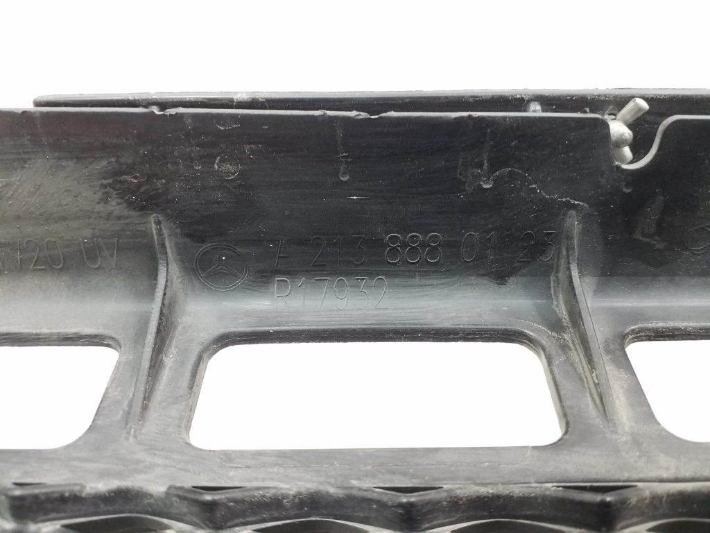 Used Mercedes Benz E-Class Front grille A2138880123