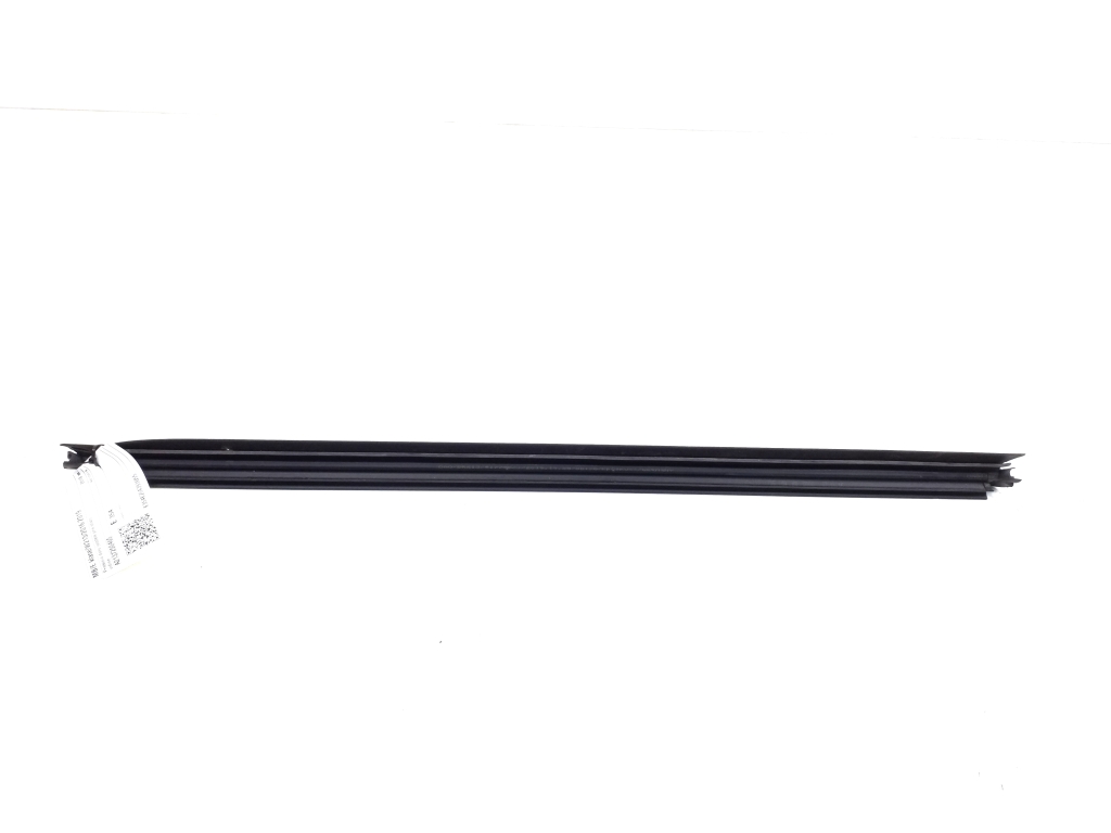 Used Mercedes Benz E-Class Front door strip to the glass inner A2137250465