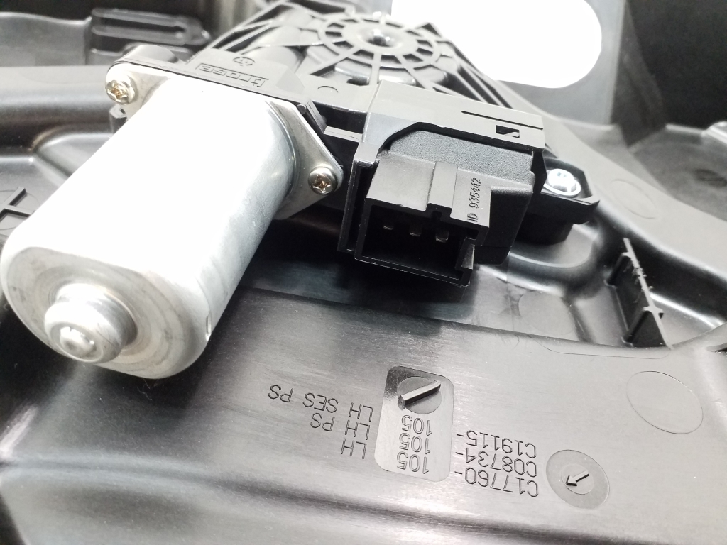 Naudotas Mercedes Benz E-Class Galinių šoninių durų stiklo pakėlikas ir ...