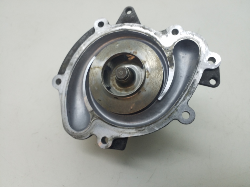 Used Mercedes Benz E-Class Water pump A6422010710