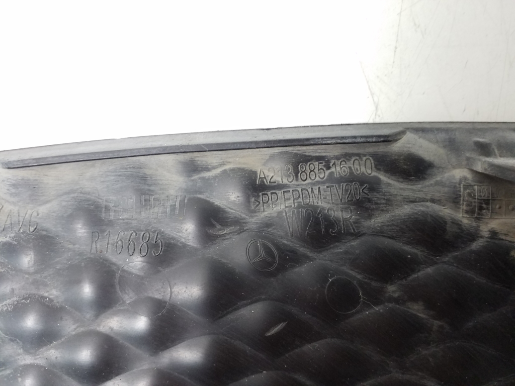 Used Mercedes Benz E-Class Front bumper fog lamp cover A2138851600