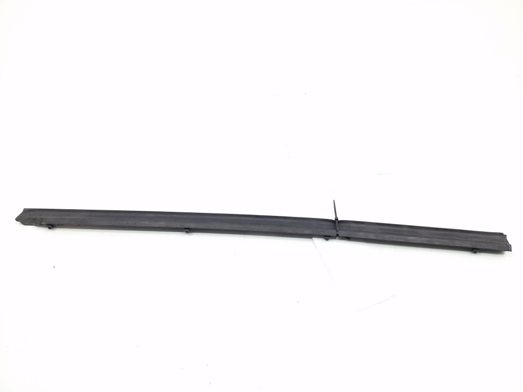 Used Mercedes Benz E-Class Other detail of the rear side door A2136900562