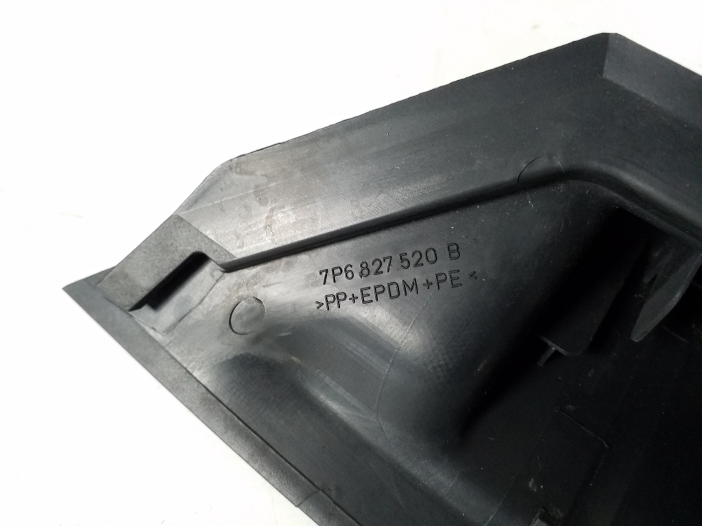 Used Volkswagen Touareg Other part of the boot lid 7P6827520B