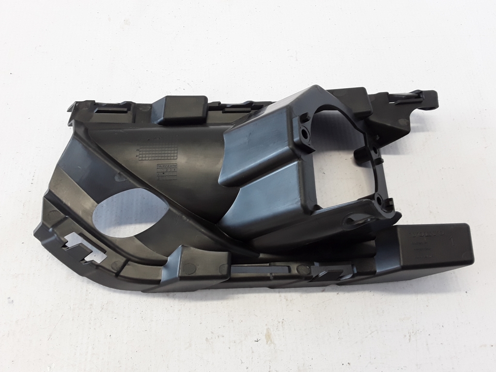 Naudotas VOLVO XC40 Priekinio bamperio priešrūkinio žibinto laikiklis ...