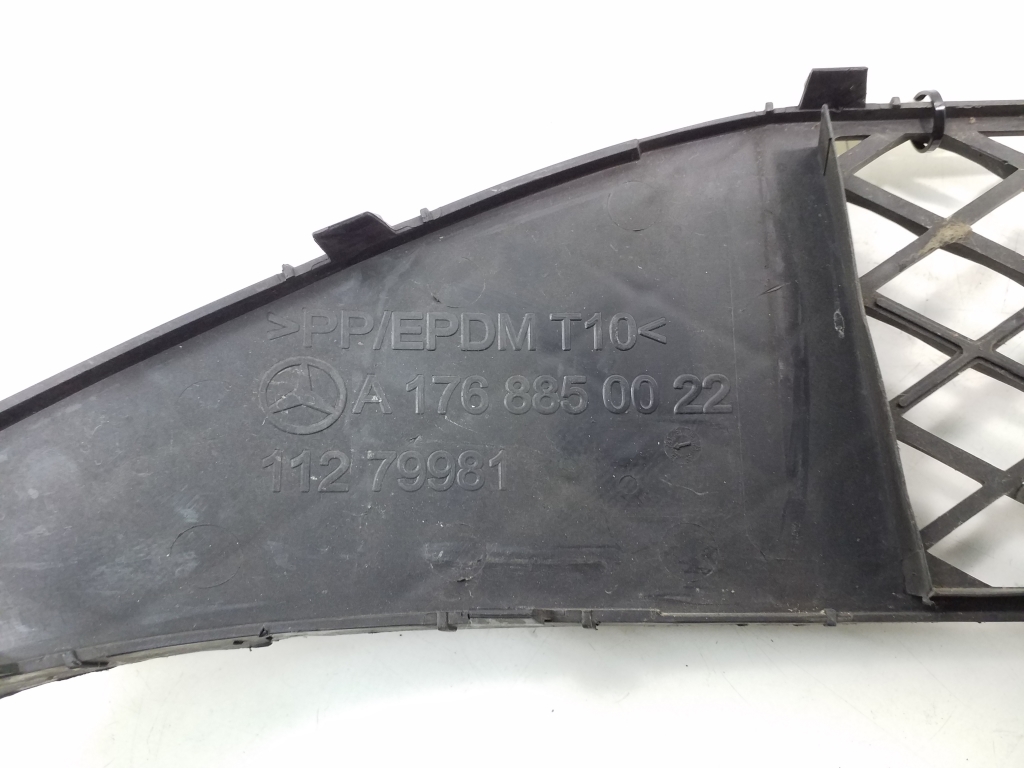 Used Mercedes Benz A-Class Front bumper lower grille A1768850022