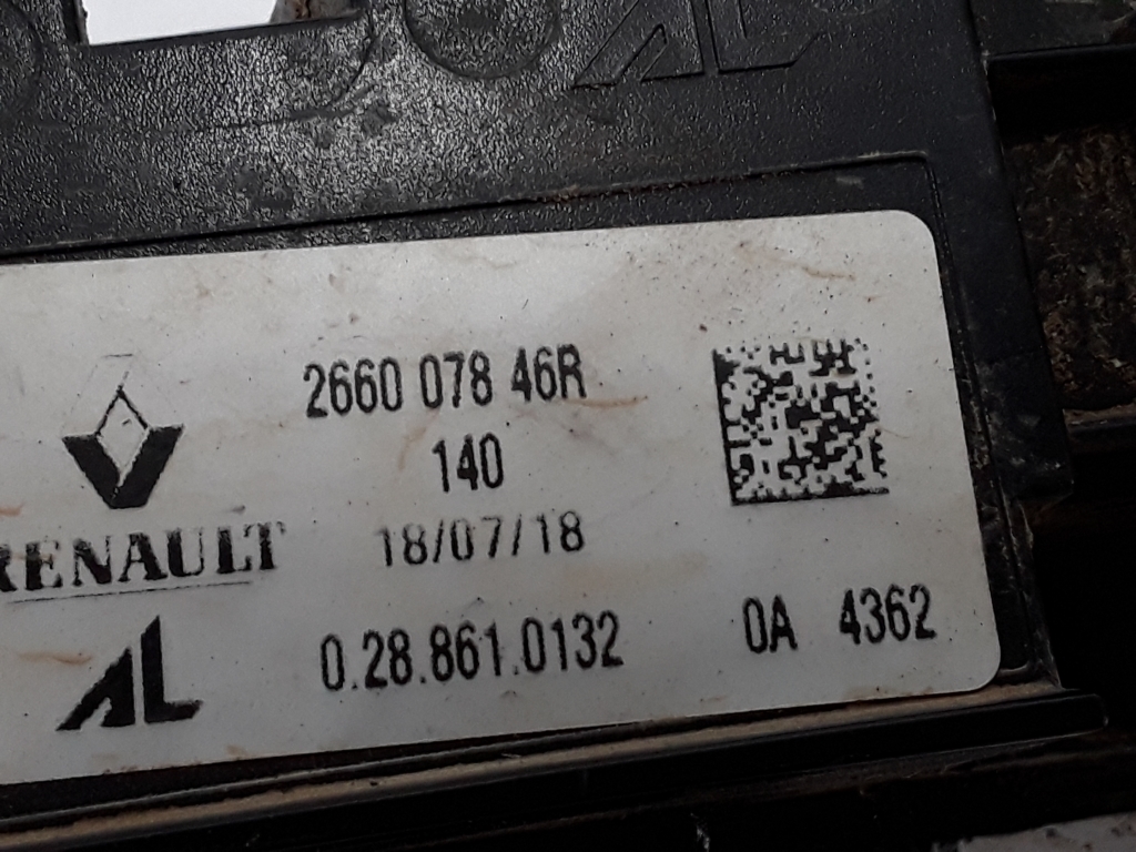 Used RENAULT Captur Front bumper reflector 266007846R