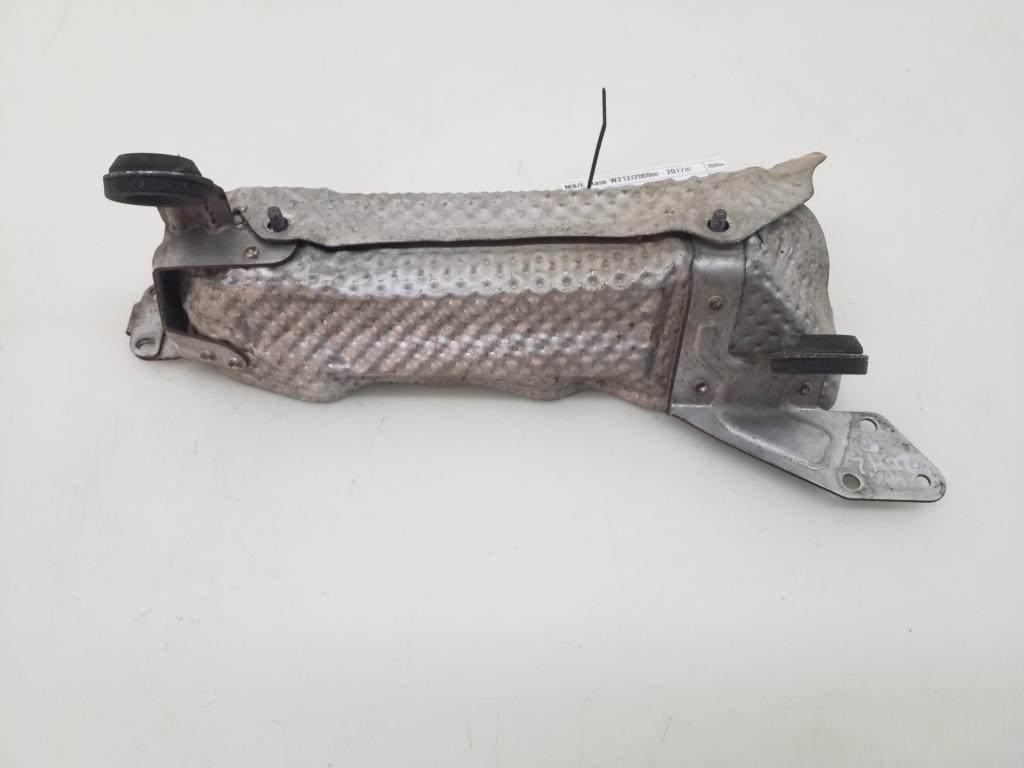 Used Mercedes Benz E-Class Air filter housing holder A6420903141