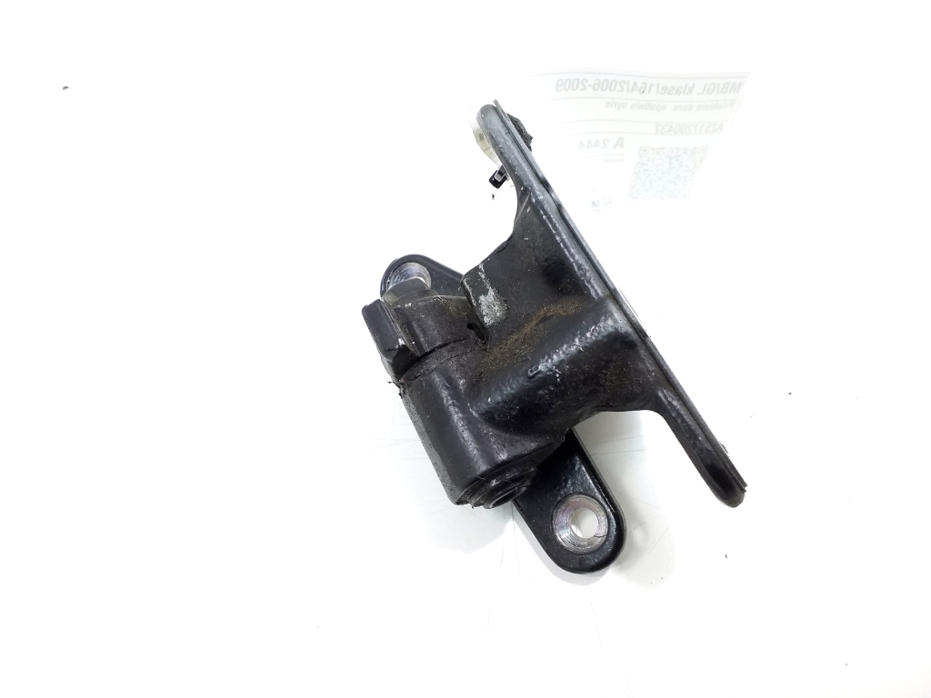 Used Mercedes Benz GL-Class Front door lower hinge A2517200437