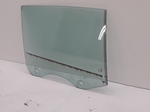 Naudotas BMW 5 SERIES Stiklas galinių šoninių durų 51357197913