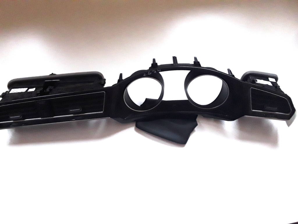 Used Volkswagen Tiguan Dashboard trim 5N0819728
