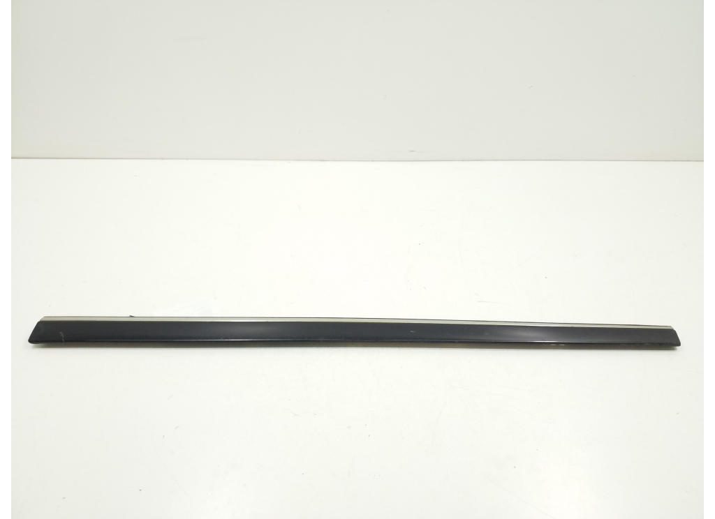 Used Mercedes Benz E-Class Front door strip A2116902062