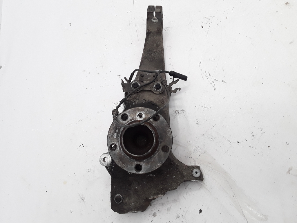 Used BMW 5 SERIES Hub front 31216775768