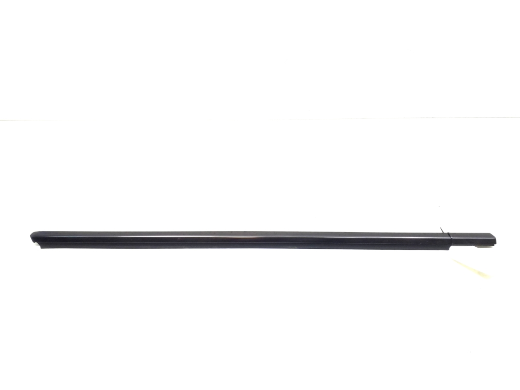 Naudotas Mercedes Benz E-Class Priekinių durų juosta prie stiklo išorinė