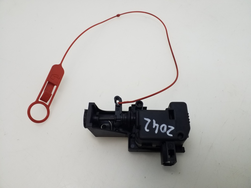 Used Mercedes Benz E-Class Fuel filler cap lock A2048200072