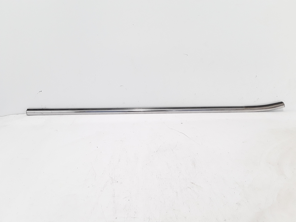 Used RENAULT Kadjar Front door strip to the glass exterior 802803909R
