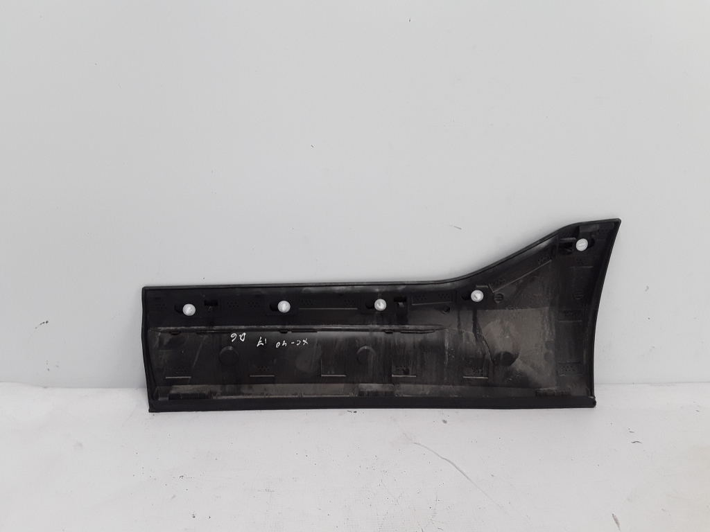 Used VOLVO XC40 Rear side door strip 31448319