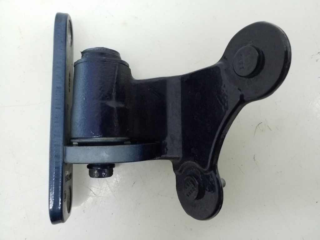 Used Mercedes Benz E-Class Rear side door hinge lower A2047301237