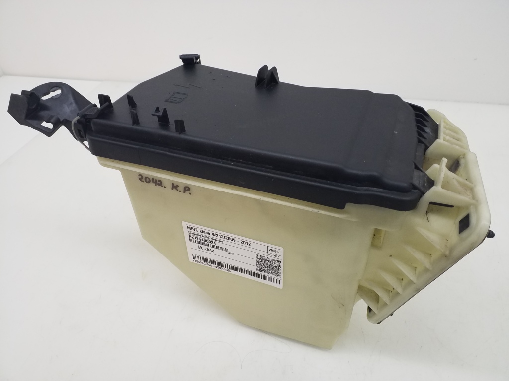 Used Mercedes Benz E-Class Fuse box housing under the hood A2125400024